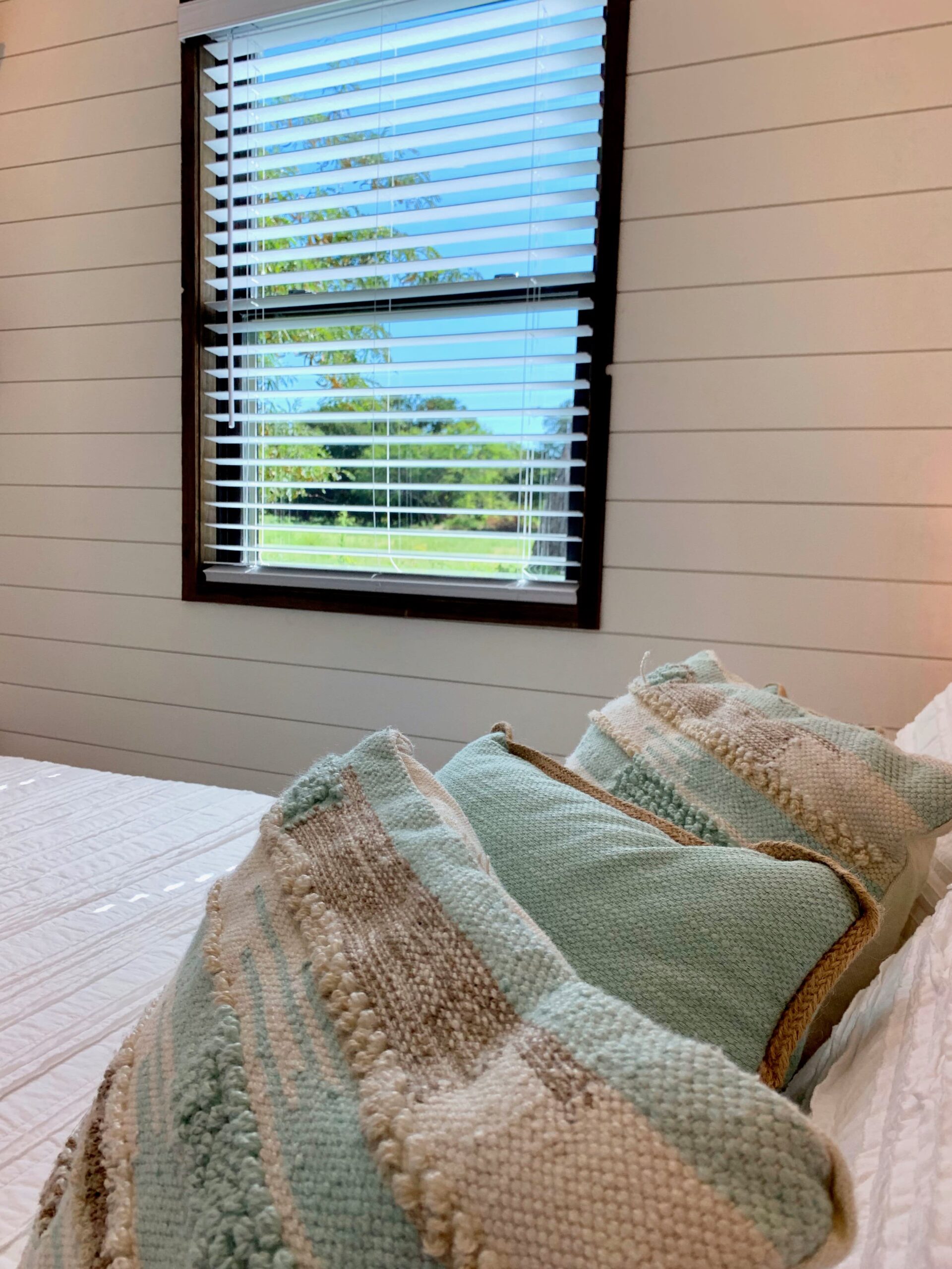 "The Shoreline" Container Tiny Home 12 min to Magnolia/Baylor - VillaStay™