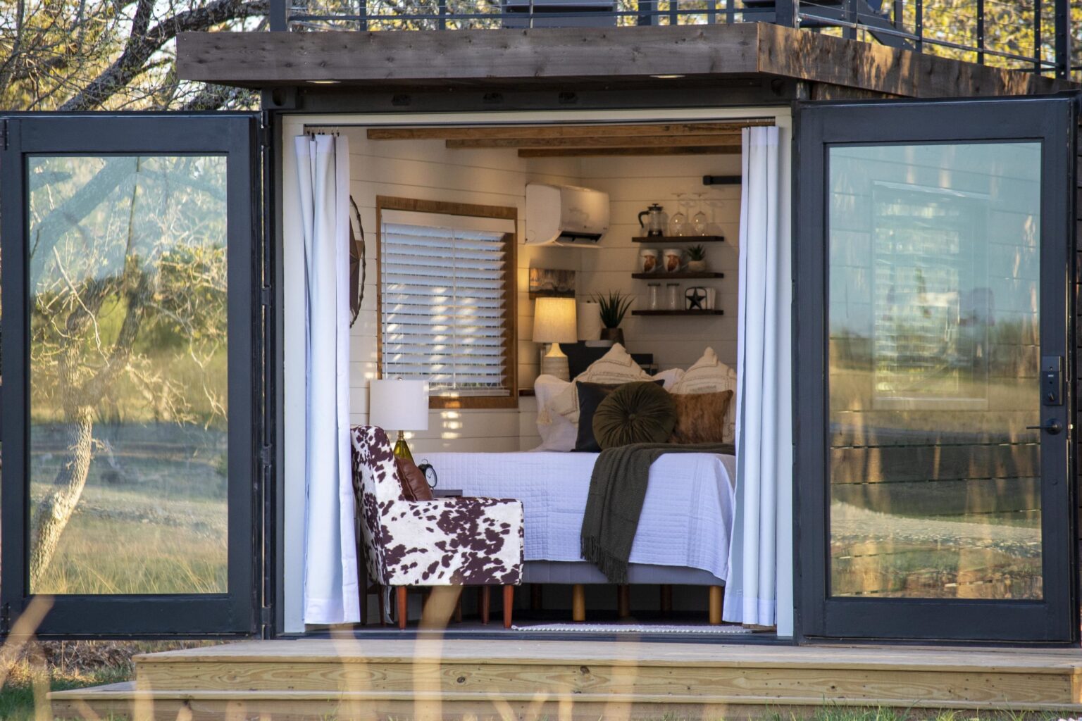 The Lone Star Shipping Container | Rooftop Patio - VillaStay™